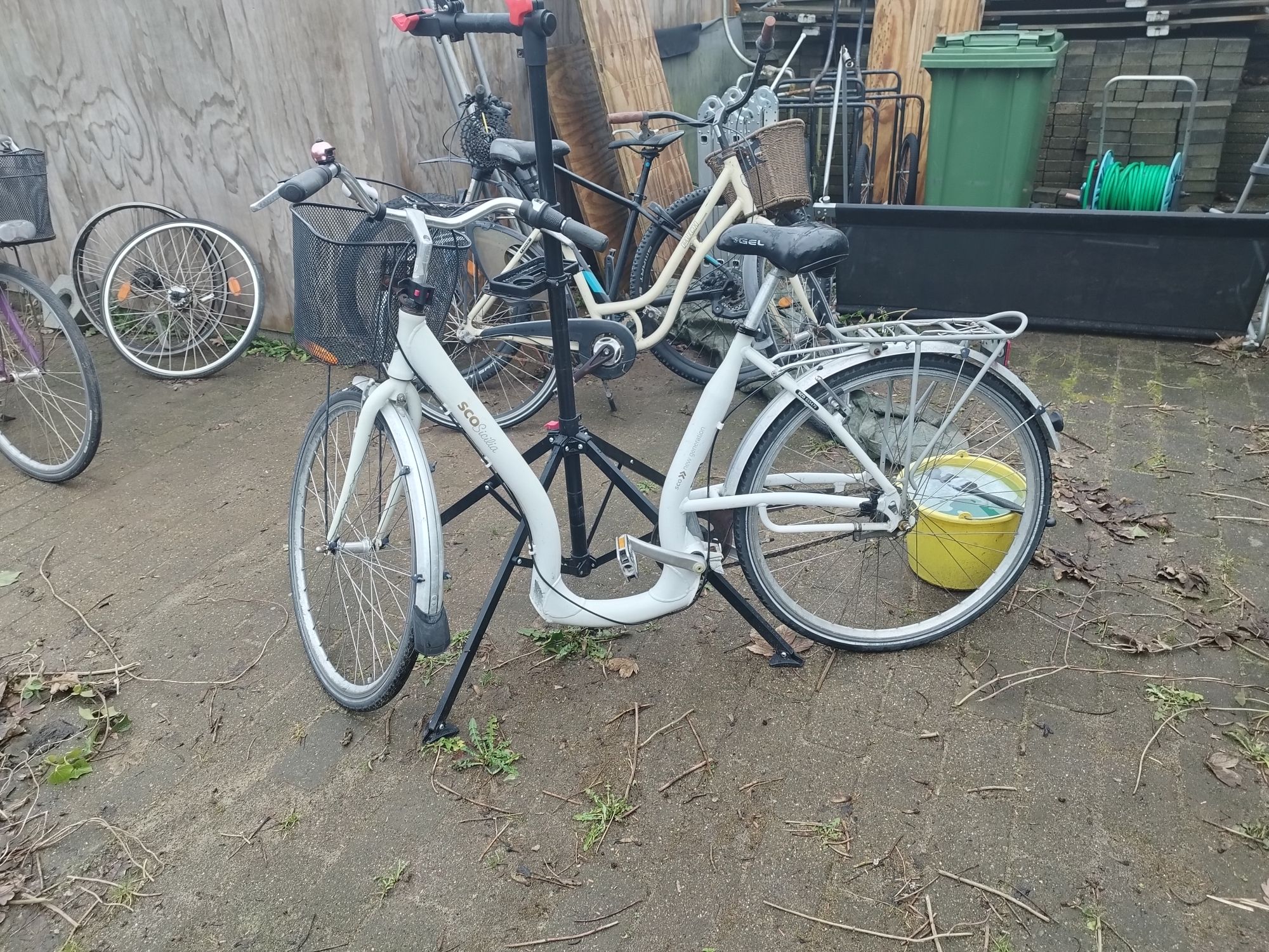 Cykler på vej ind | Hjerm Cykel Service