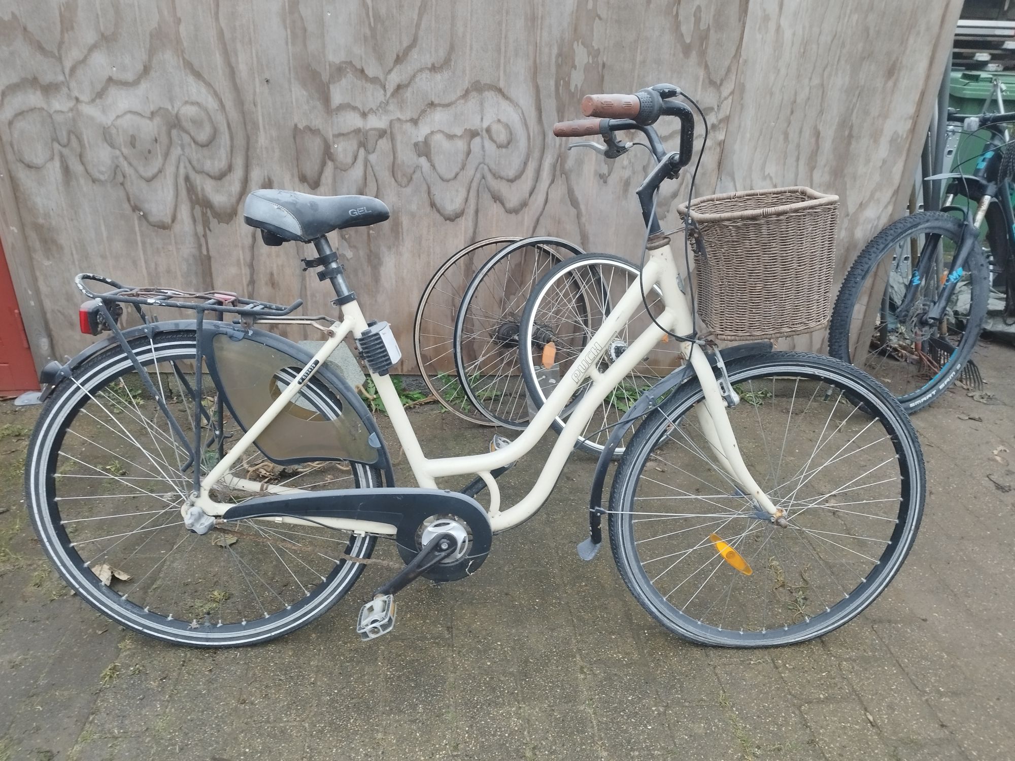 Cykler på vej ind | Hjerm Cykel Service